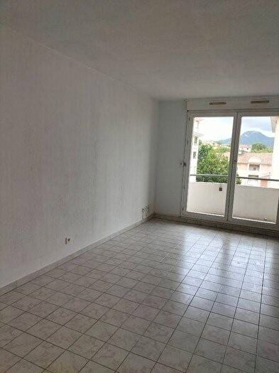 Appartement à louer - Aubagne - 2 pièces - 1 chambre