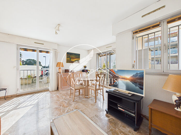 Appartement à vendre - Hyères, Gare, Godillot - 2 pièces - 1 chambre