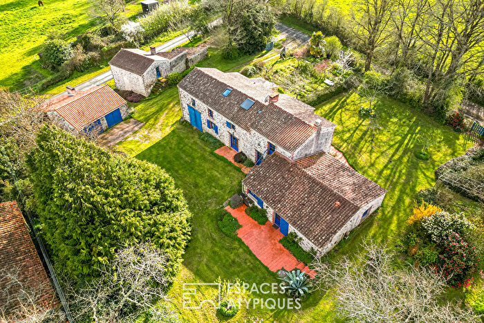 Maison à vendre - Nesmy - 9 pièces - 5 chambres