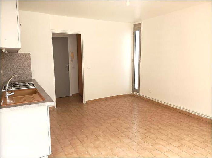 Centre Ville-Quai Jean Jaurès, Alès : Appartement 2 pièces à louer