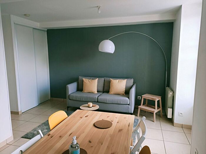 Nord, Saint-Nom-la-Bretèche : Appartement 2 pièces à louer
