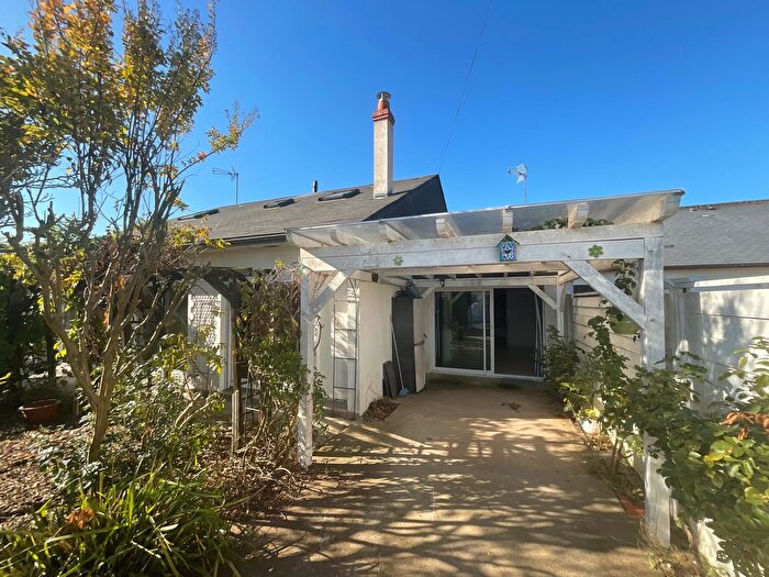 Maison à vendre - Nazelles-Négron - 6 pièces - 3 chambres