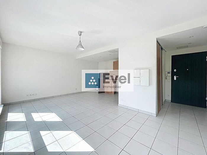 Appartement à louer - Saint-Avold - 2 pièces - 1 chambre