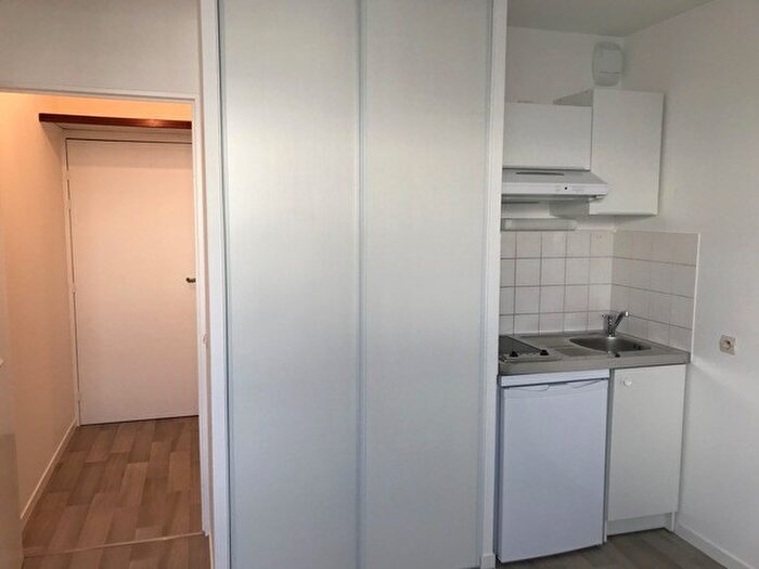 Appartement à louer - Quartiers Centre, Saint-Hélier, Gare - 1 pièce