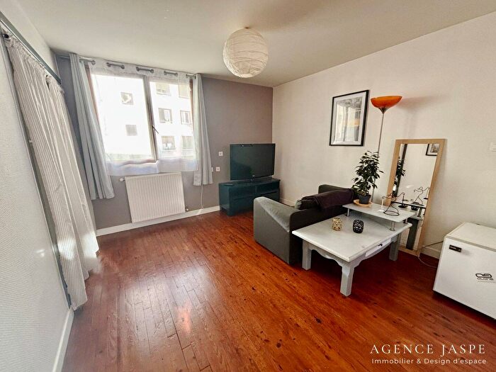 Bizillon-Centre Deux, Saint-Étienne : Appartement 2 pièces à louer
