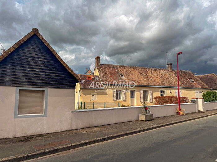Saint-Michel-de-Chavaignes : Maison 6 pièces à vendre