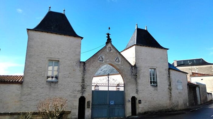 Maison à vendre - Tusson - 8 pièces - 4 chambres