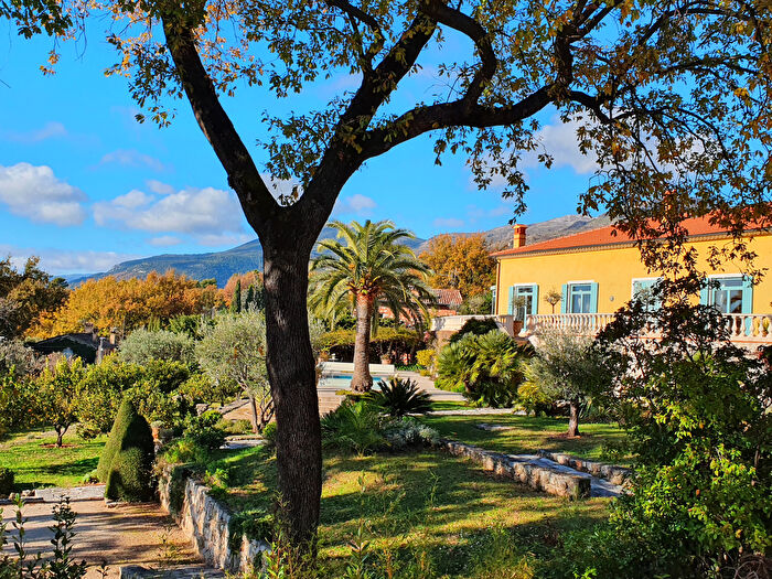 Maison à vendre - Vence, La Sine, La Plus Basse Sine - 7 pièces - 5 chambres