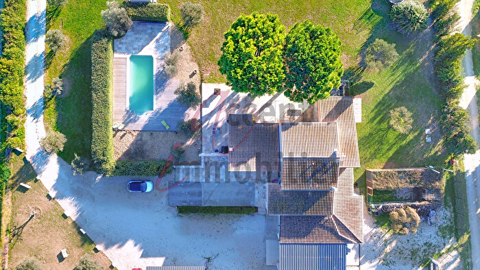 Maison à vendre - Châteaurenard, Barret, Lonnes, La Crau - 9 pièces - 5 chambres