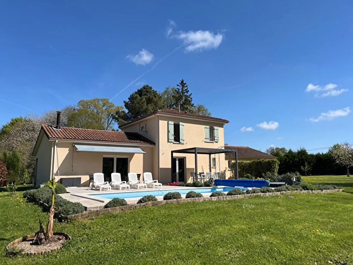 Maison à vendre - Nantiat - 4 pièces - 3 chambres