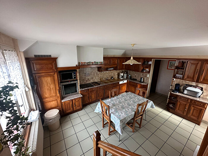 Maison à vendre - Montferrand-le-Château - 12 pièces - 11 chambres