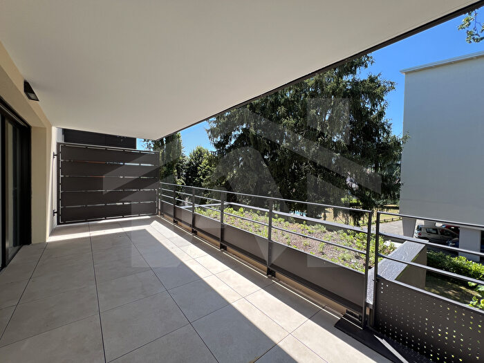 Appartement à vendre - Voiron, Centre-ville, Gare - 3 pièces - 2 chambres