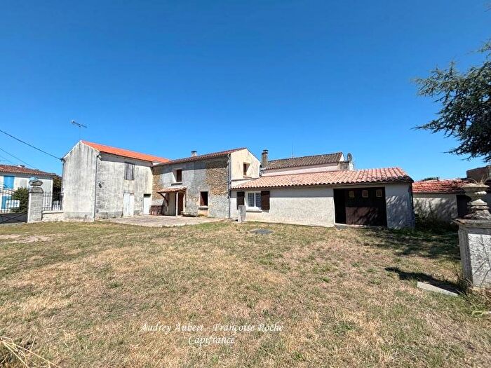 Maison 6 pièces à vendre à Lussant