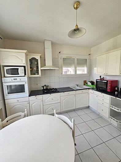 Maison à louer - Saint-Priest, Revaison - 1 pièce