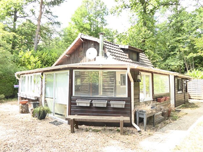Saint-Chéron : Maison 2 pièces à vendre