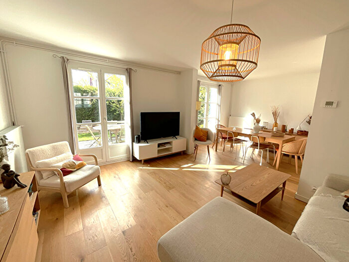 Maison à vendre - Voisins-le-Bretonneux - 6 pièces - 4 chambres