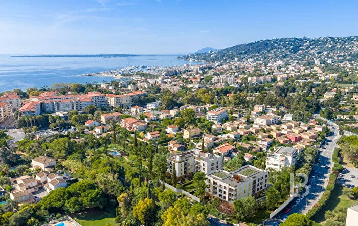 Appartement à vendre - Antibes, Antibes-les-Pins, Trianon, Le Fournel, Peyregoue - 3 pièces - 2 chambres