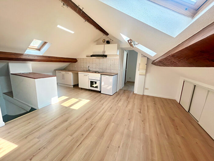 Appartement à louer - Châtel-Guyon - 2 pièces - 1 chambre