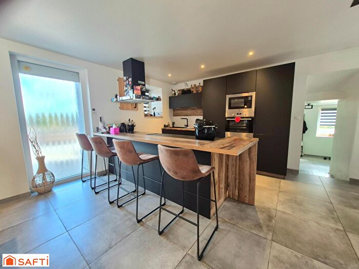 Maison 4 pièces à Plougourvest, à vendre