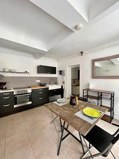 Avignon, Palais des Papes, Zone Piétonne : Appartement 2 pièces à vendre