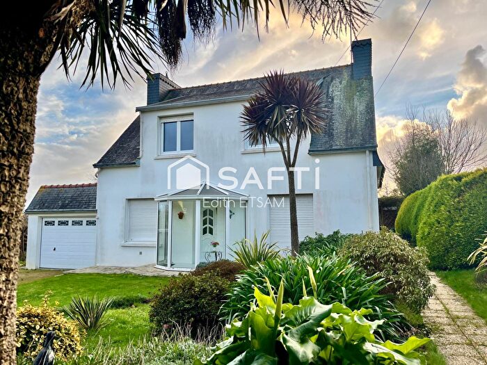 Maison à vendre - Plonéour-Lanvern - 6 pièces - 3 chambres