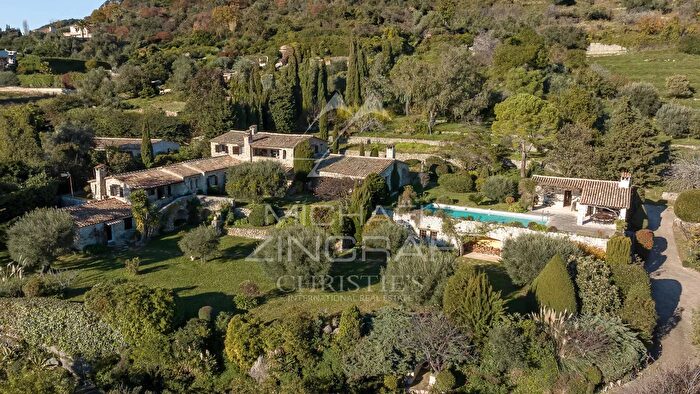 Maison à vendre - Tourrettes-sur-Loup - 9 pièces - 6 chambres