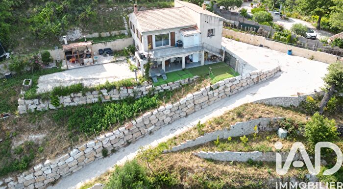 Maison à vendre - Carros - 8 pièces - 6 chambres