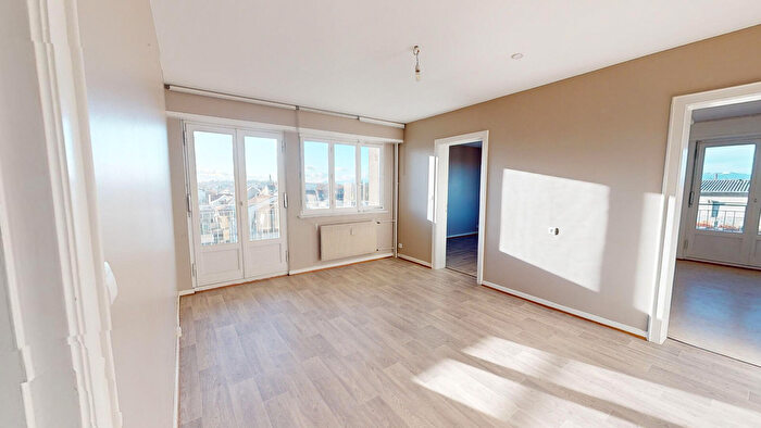 Appartement à louer - Mulhouse, Cité-Briand - 3 pièces - 2 chambres