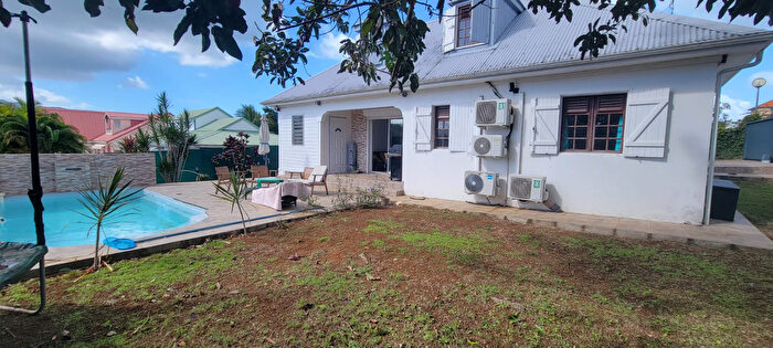 Maison à louer - Lamentin - 6 pièces - 5 chambres