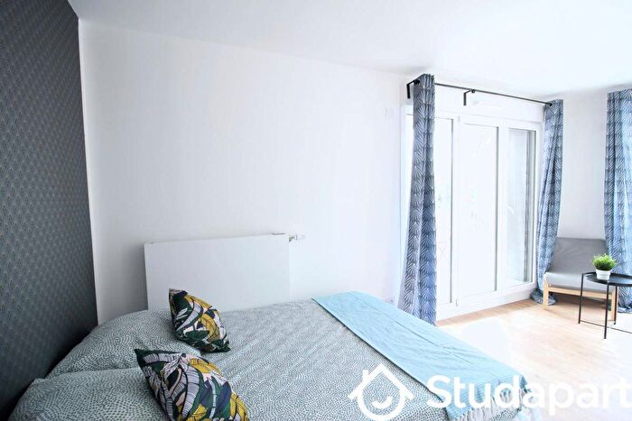 Appartement à louer - Victor Hugo-République, Clichy - 1 pièce - 4 chambres