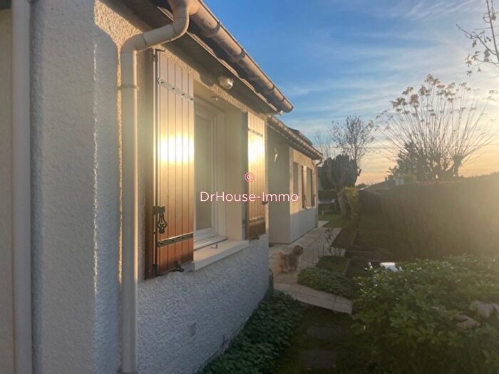 Maison à vendre - Saint-Yrieix-sur-Charente - 7 pièces - 4 chambres