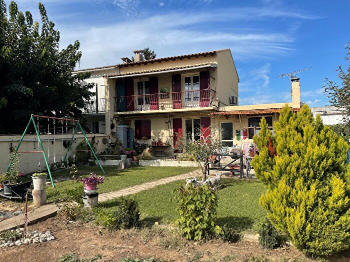 Maison à vendre - Saint-Martin-de-Crau - 5 pièces - 3 chambres