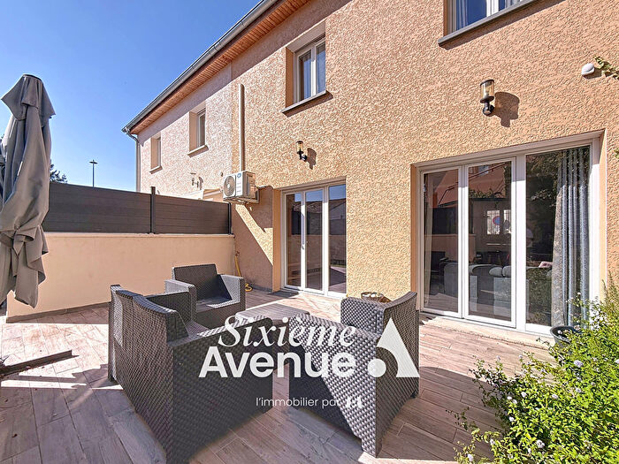 Maison à vendre - Vaulx-en-Velin, Village - 4 pièces - 3 chambres