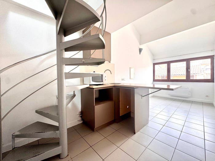 Est Nord, Vaison-la-Romaine : Appartement 2 pièces à louer