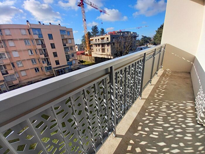 Appartement à louer - Bron, Bron Piscine, Le Lessivas - 3 pièces - 2 chambres