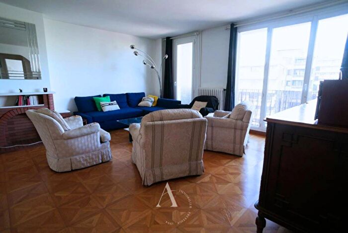 Appartement à louer - Amiraux-Simplon-Poissonniers, Paris ème arrondissement - 5 pièces - 4 chambres