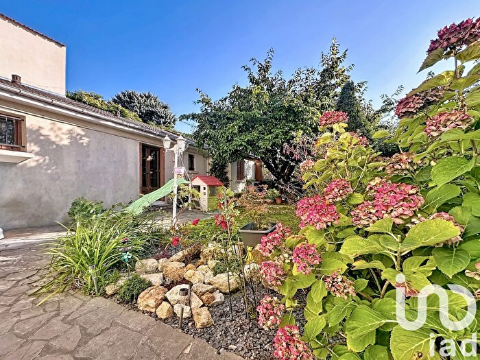 Appartement à vendre - Pontault-Combault, Centre commercial - 4 pièces - 2 chambres