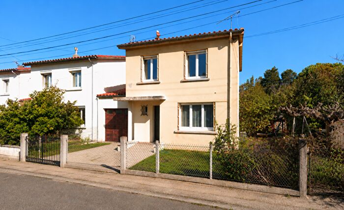Maison 4 pièces à Névian, à louer