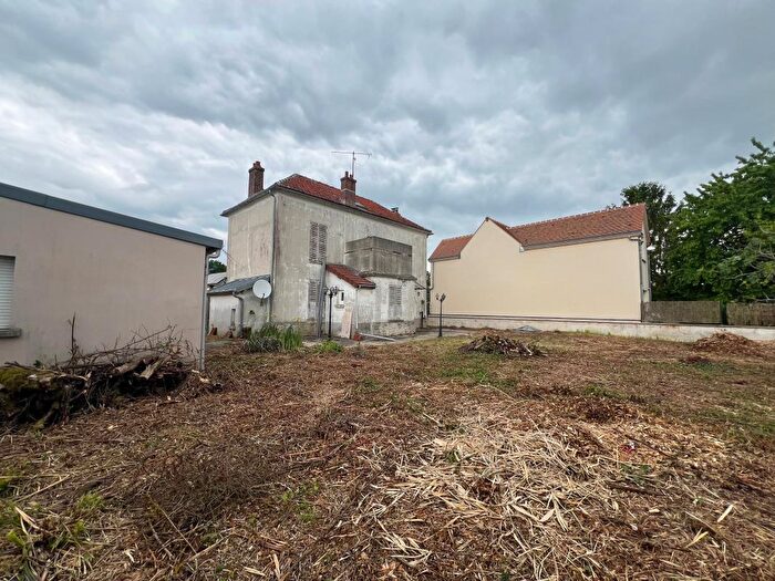 Favières : Maison 4 pièces à vendre