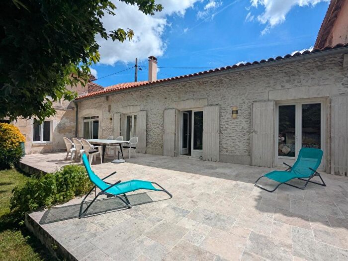 Maison 12 pièces à vendre à Cognac, Crouin