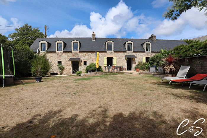 Plogastel-Saint-Germain : Maison 5 pièces à vendre