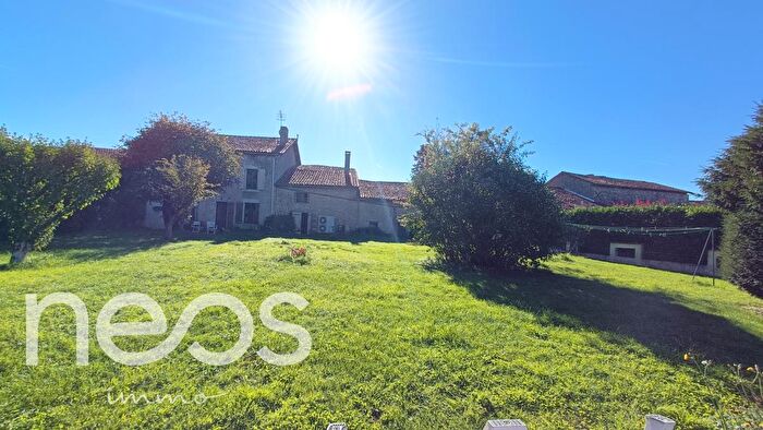 Maison à vendre - Le Grand-Madieu - 8 pièces - 6 chambres