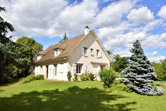 Maison 10 pièces à Givry, à vendre