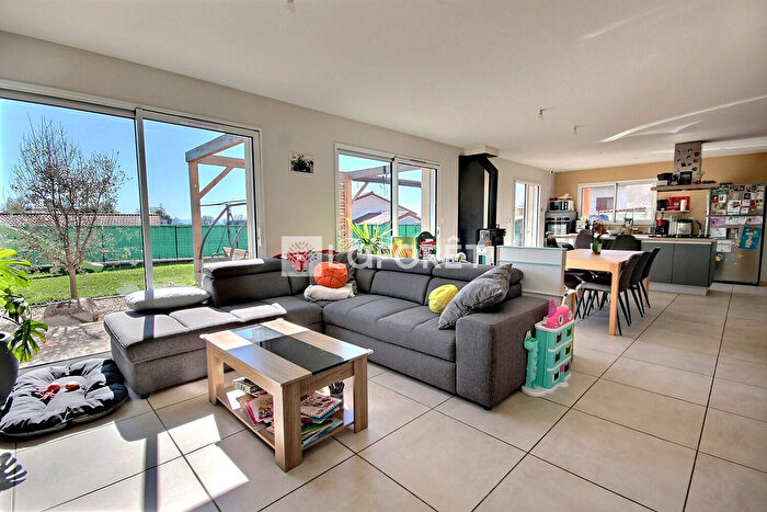Maison à vendre - Haute-Rivoire - 4 pièces - 3 chambres