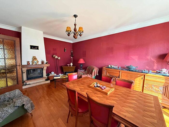 Maison à vendre - Oyonnax, Centre-ville, Niermes, Geilles, Croix Rousse - 8 pièces - 4 chambres