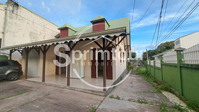 Maison à louer - Saint-Claude - 4 pièces - 3 chambres