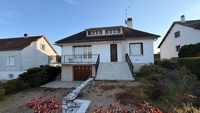 Éguzon-Chantôme : Maison 8 pièces à vendre