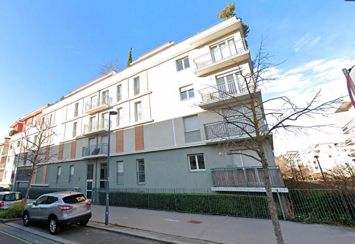 Appartement à louer - Saint-Étienne, La Terrasse, Bel Air, Bergson, Carnot - 4 pièces - 3 chambres