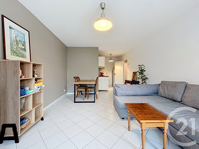 Appartement 2 pièces à Melun, Rive de Seine, Sud, à vendre