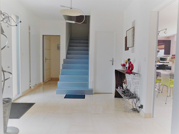 Maison à louer - Azé - 7 pièces - 5 chambres